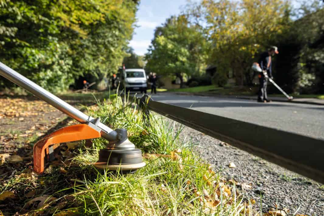 Stihl FSA135R Professional Quiet Anti-Vibration Loop Handled Cordless ...